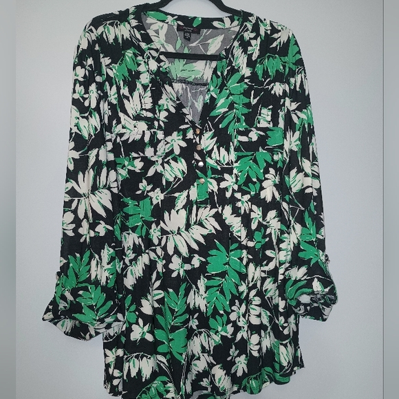 Cocomo | Tops | Cocomo Green White And Black Floral Blouse 3x | Poshmark